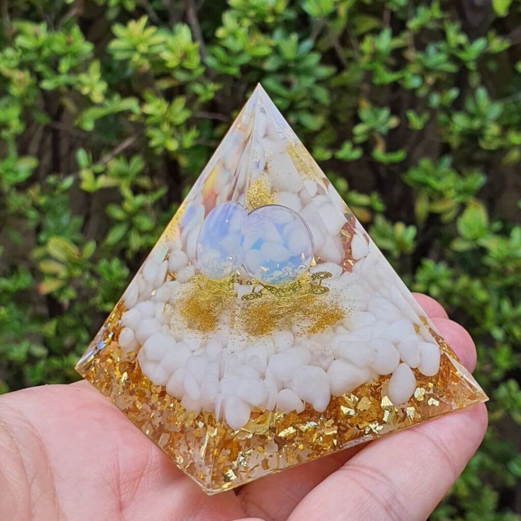 Orgonite Pirâmide 6cm | Dissipar Energias Negativas - Medita Shop